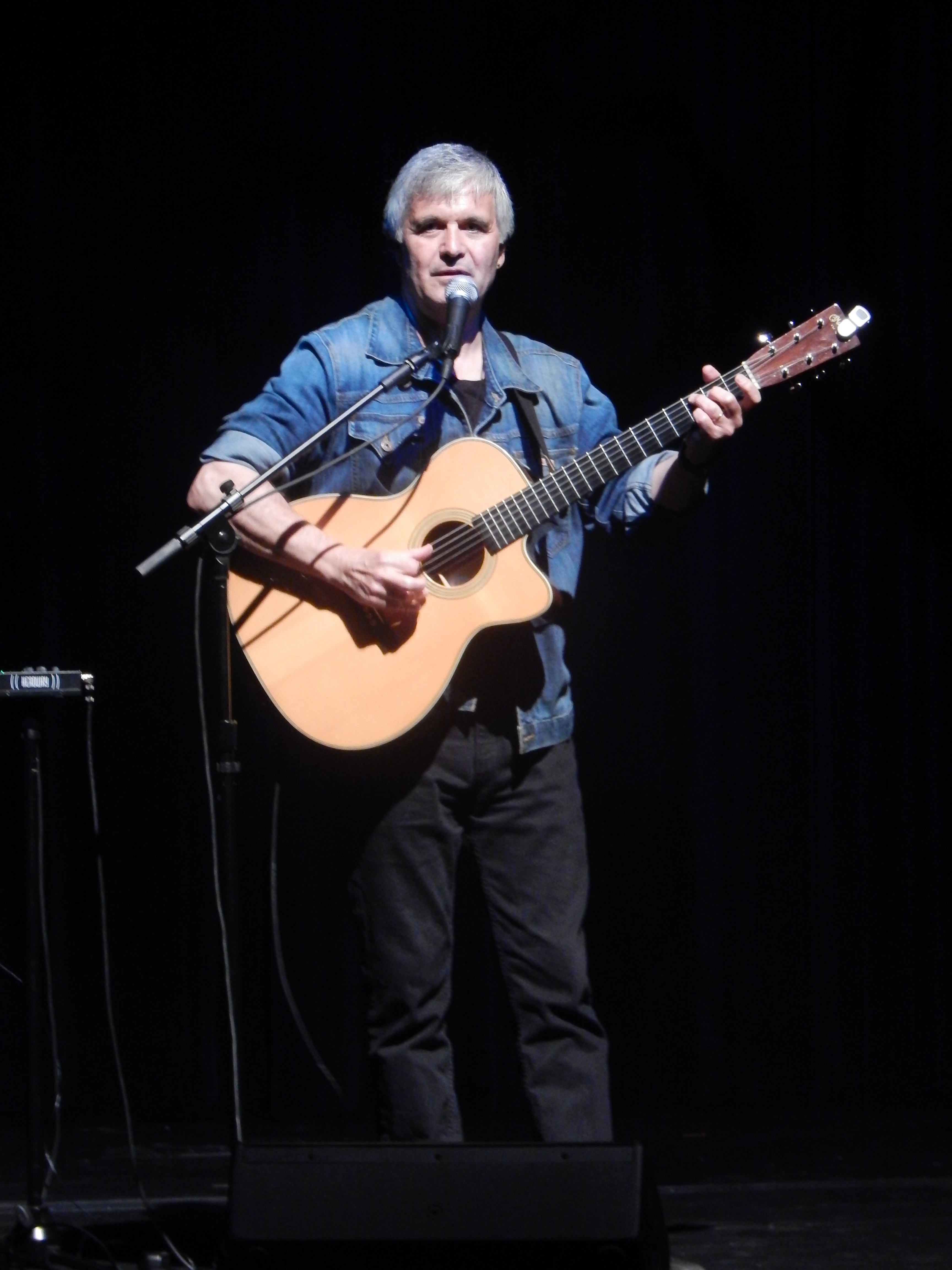 Acoustic Guitarist Laurence Juber’s Mesmerizing Master Class at Canyon ...